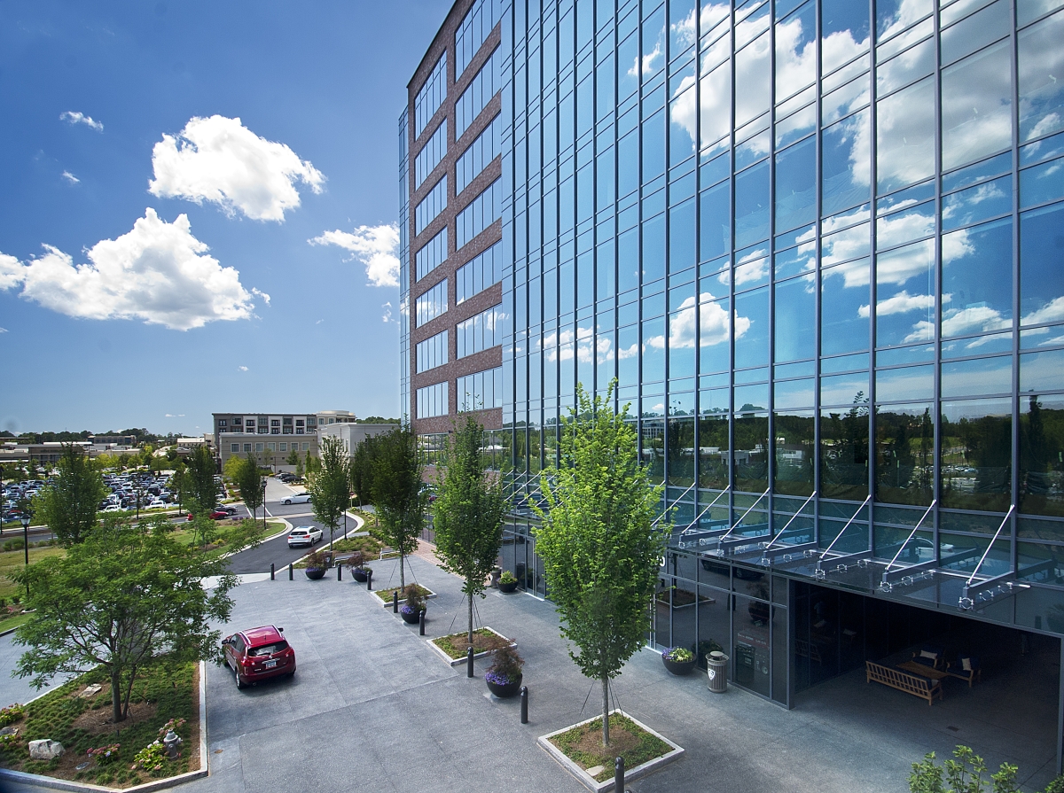 8000 Avalon exterior